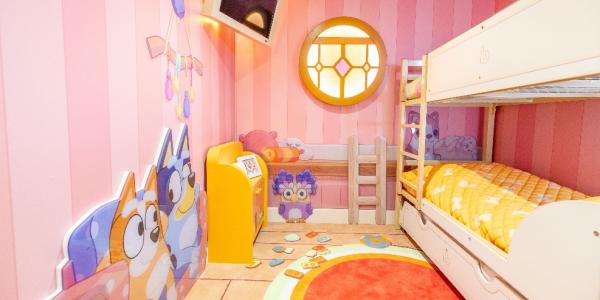 Alton Towers gives first peek of world’s first Bluey themed hotel room ...