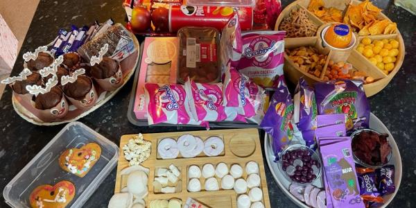 Colour themed playdate platters | The Parenting Daily
